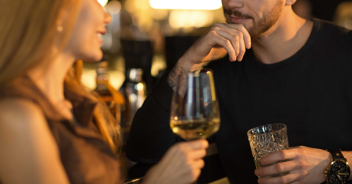 A Guide on How to Book a Date With an Escort - Vivastreet